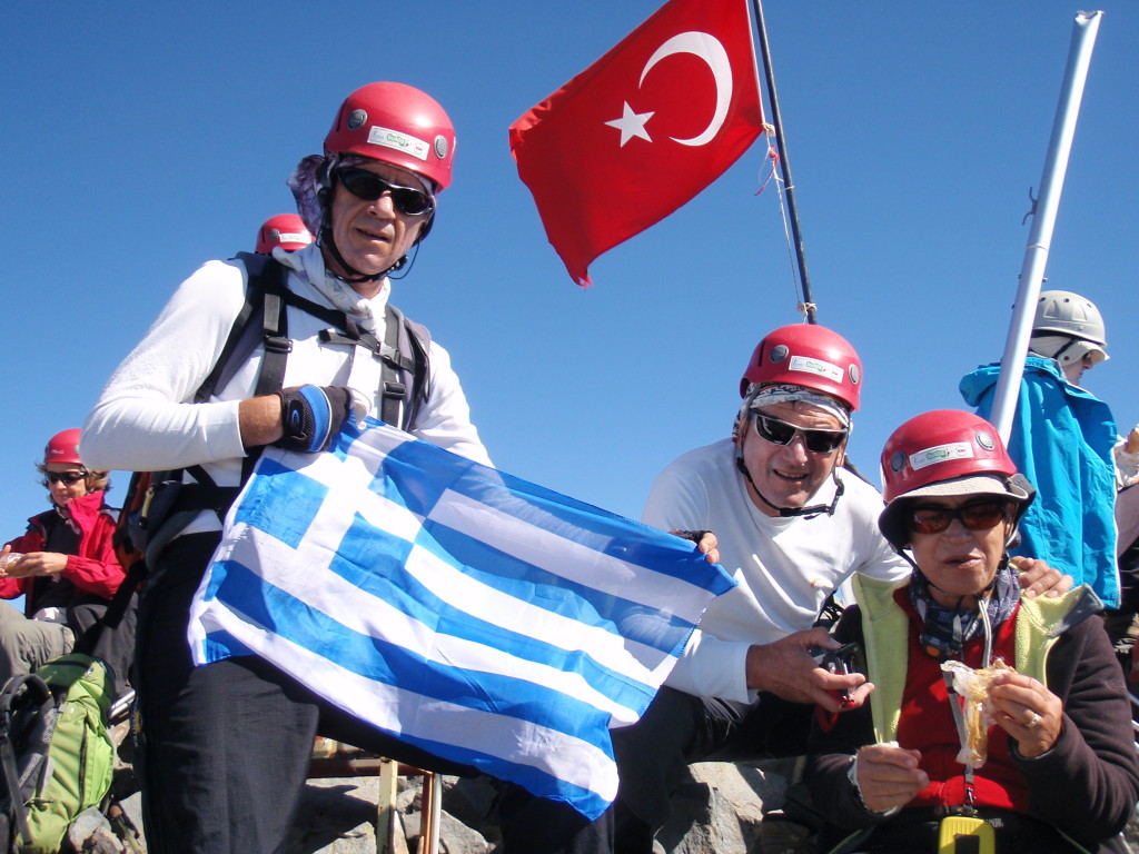 AMYNA News and Views: Στην Κορυφή του Κόσμου Κυματίζει η Γαλανόλευκη ...