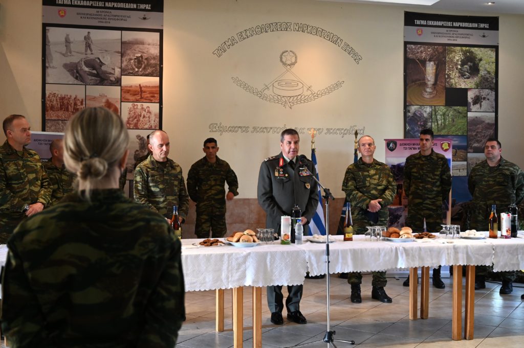 Σε Μονάδες της Αττικής και στο 401 ΓΣΝΑ για ευχές ο Α/ΓΕΣ - veteranos ...