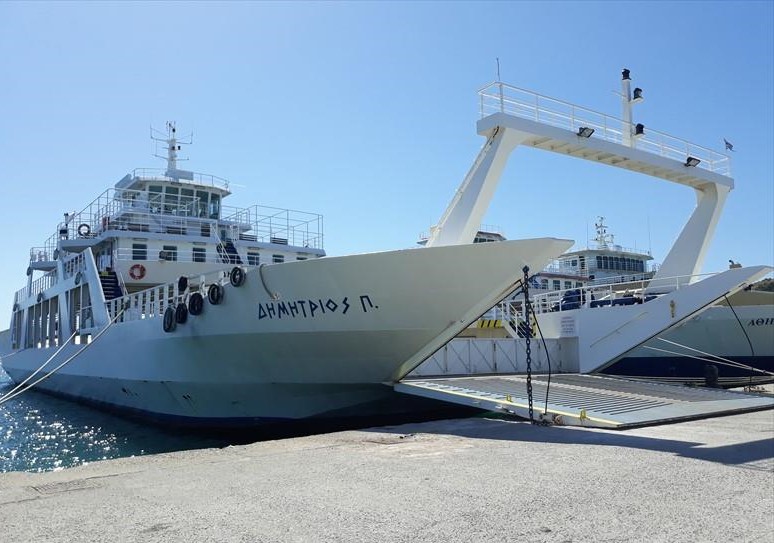 Πρόσκρουση Ε/Γ-Ο/Γ πλοίου στη ν.Σαλαμίνα - veteranos |Εθνικά Θέματα