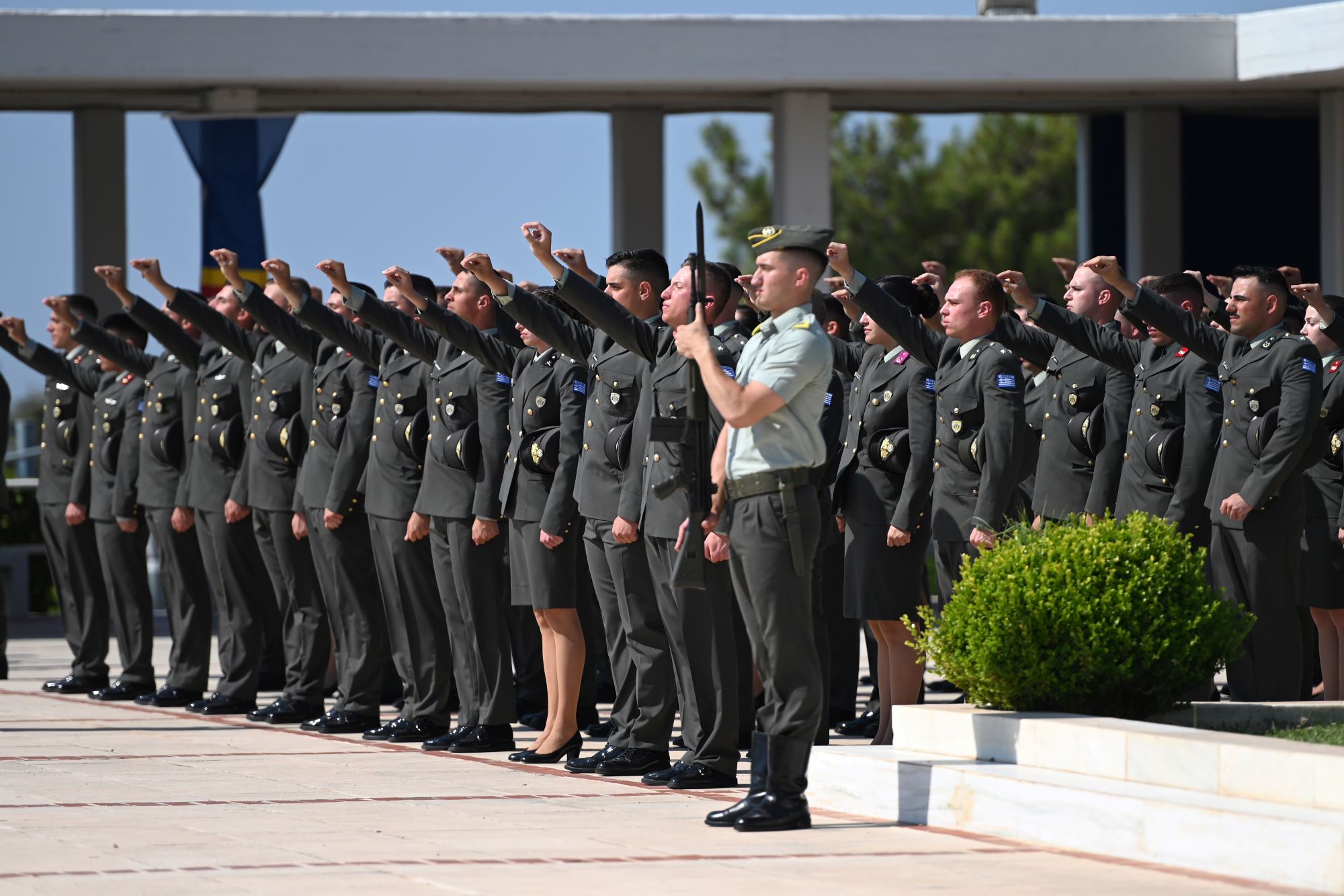 Τελετή ορκωμοσίας νέων Ανθυπολοχαγών στη ΣΣΕ παρουσία της ΠτΔ ...