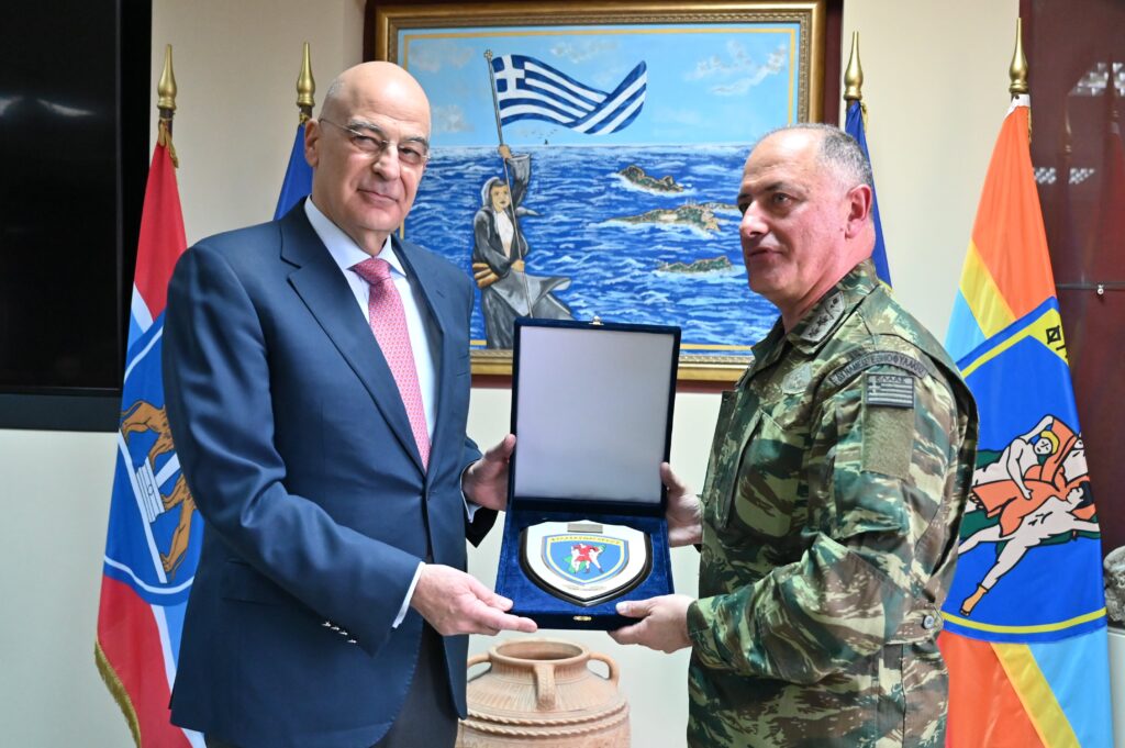 Επίσκεψη την 95 ΑΔΤΕ του ΥΕΘΑ Δένδια ! - veteranos |Εθνικά Θέματα