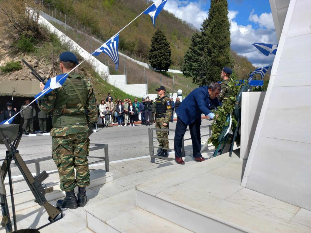 Έλληνες Χριστιανοί και Μουσουλμάνοι ...Μάχονται υπέρ πατρίδος ...