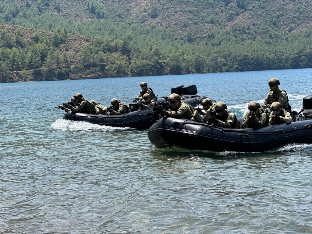 Εγκατάσταση Τούρκων πεζοναυτών της 2ης Ταξιαρχίας στο Ακσάζ...Μια ανάσα ...